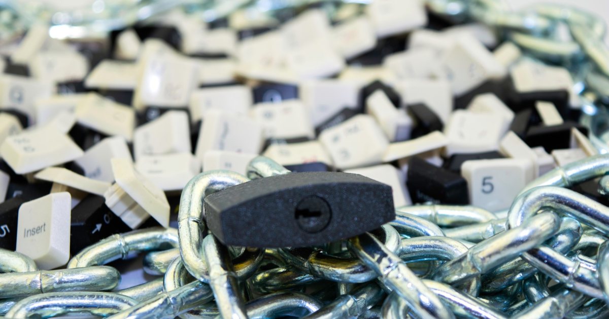 How do you enforce the use of only numbers and letters in an Apex field ...